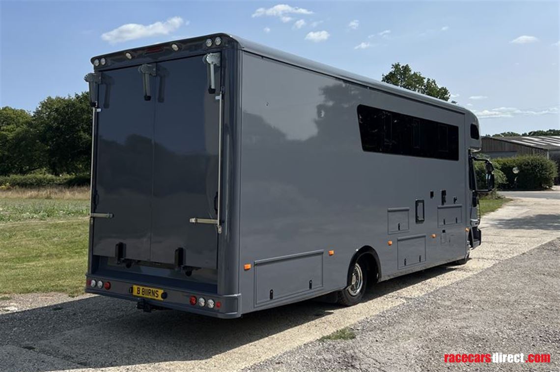 Racecarsdirect.com - HR Race transporter Motorhome with Garage