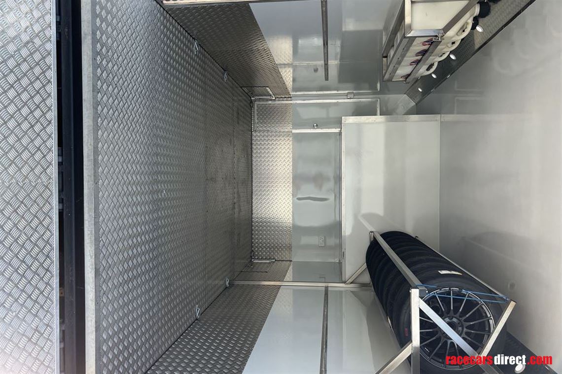 Racecarsdirect.com - HR Race transporter Motorhome with Garage