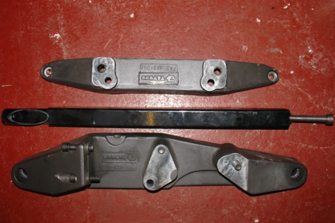 Racecarsdirect.com - Tatuus FR2.0 engine mounting set