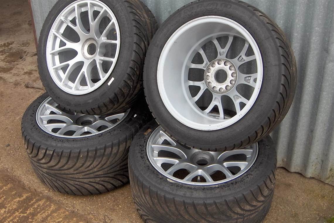 Racecarsdirect.com - RADICAL SR3 SILVER ONE PIECE WHEELS WITH GOOD WETS