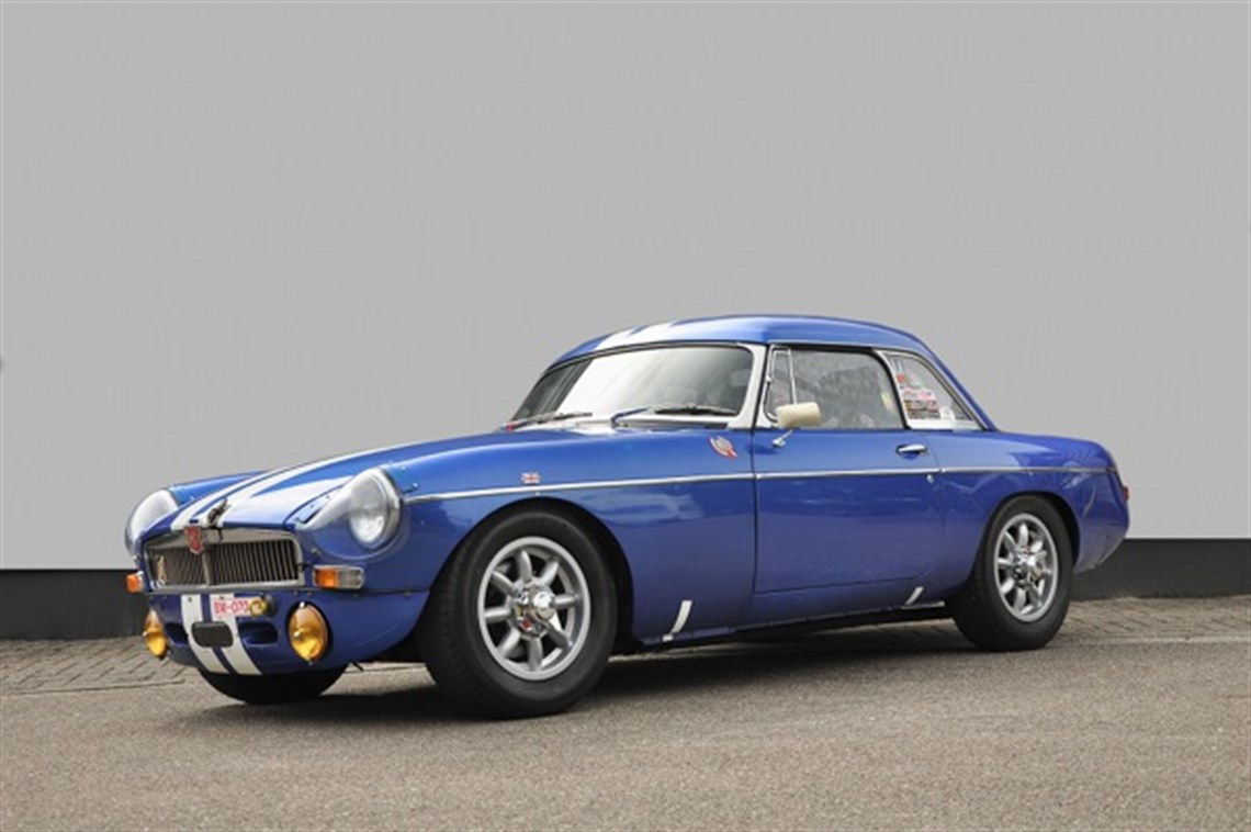 mgb-historic-1964-rally-car-and-fia-papers